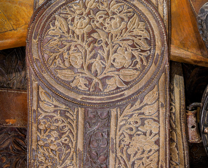 SILLA DE GALA CINCELADA CON DETALLES SUBLIMES EN PITA Y FUSTE DE ...