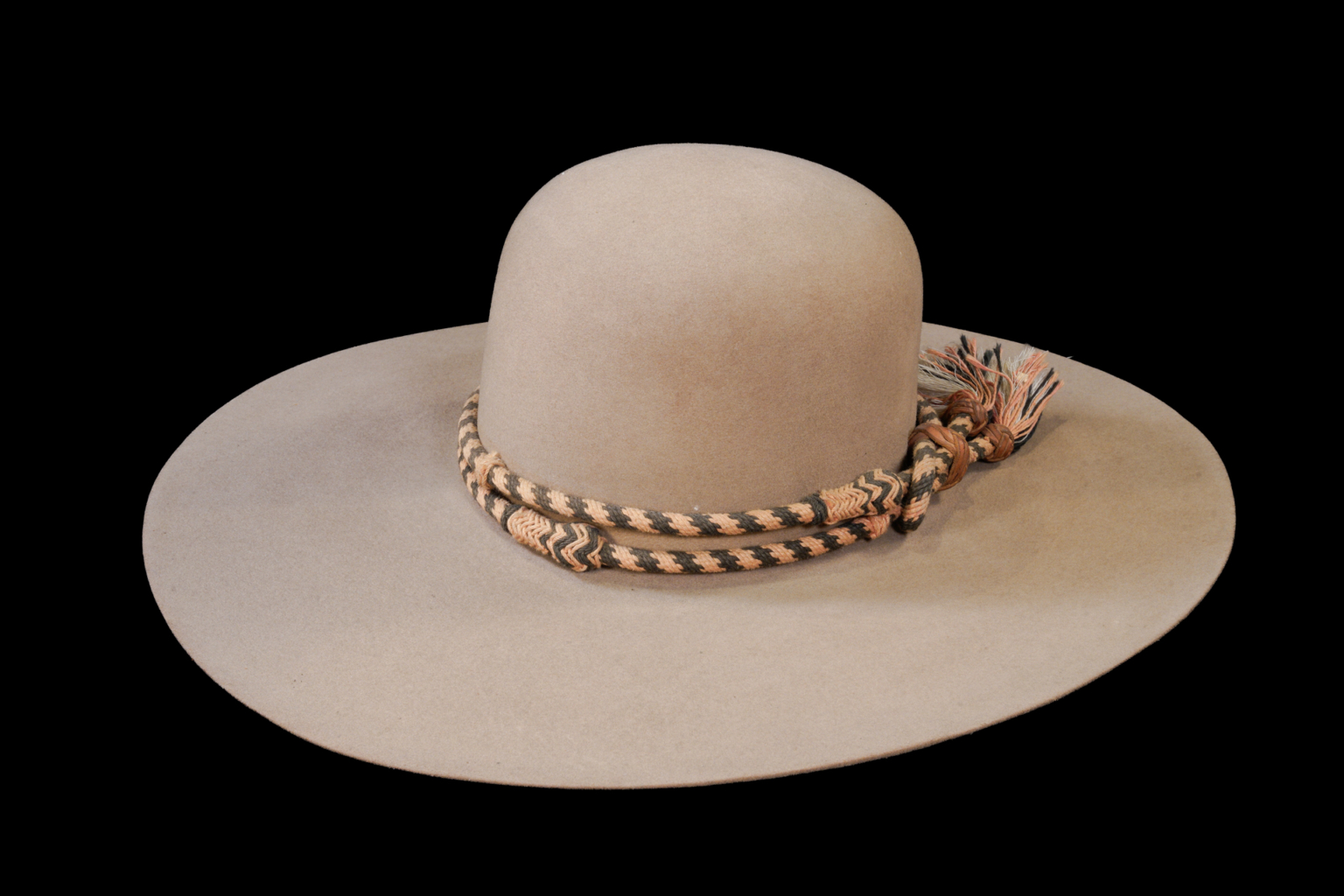 SOMBRERO CASTOREÑO DE CHINACO COLOR GRIS - Museo de la Charrería CDMX
