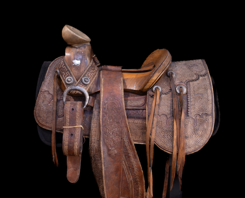 SILLA CHARRA PITEADA, CINCELADA Y ENCORRILLADA - Museo de la Charrería CDMX