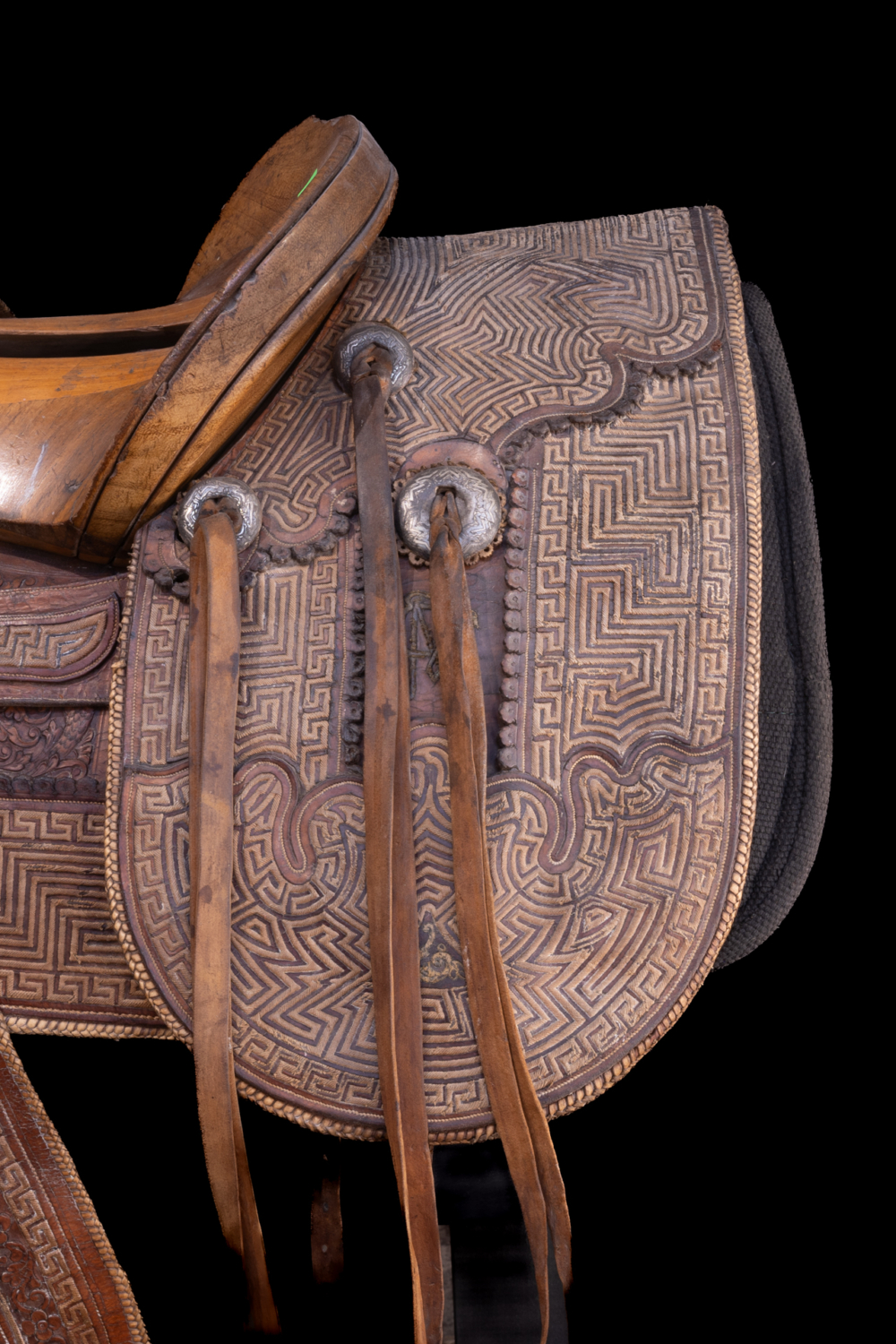 SILLA CHARRA PITEADA, CINCELADA Y ENCORRILLADA - Museo de la Charrería CDMX
