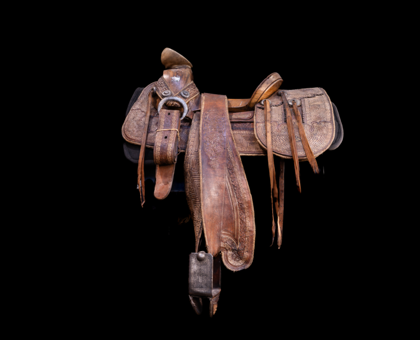 SILLA CHARRA PITEADA, CINCELADA Y ENCORRILLADA - Museo de la Charrería CDMX